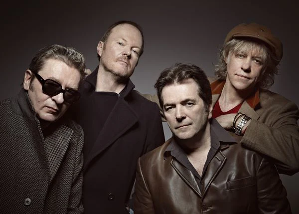 Boomtown Rats i tamna pozadina