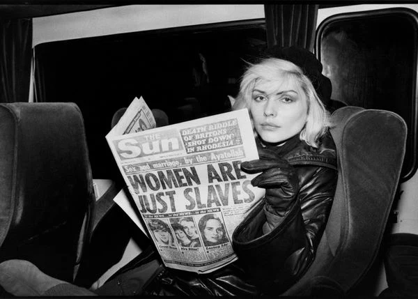 Blondie i novine