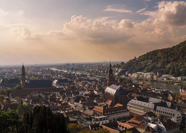 Gradski pejzaz fotografije gusti oblaci