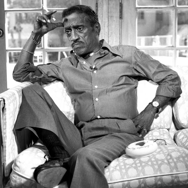 Sammy Davis Jr sa cigarom