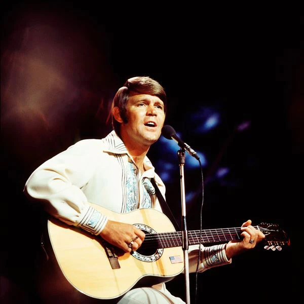 Glen Campbell svira