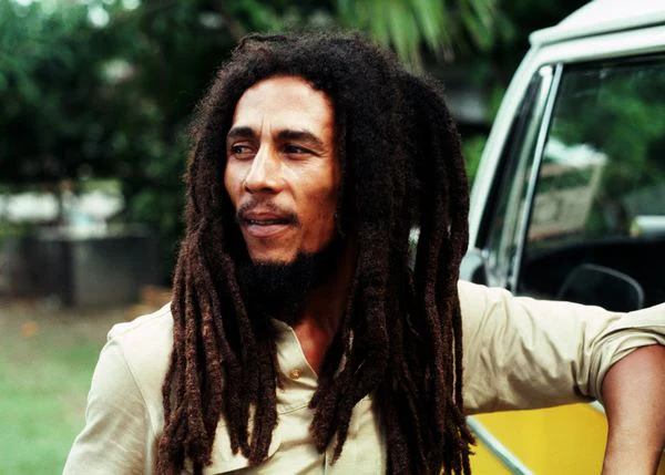 Bob Marley pored kola