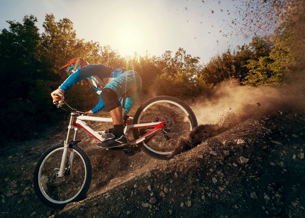 Mountain Biking nizbrdica i sunce