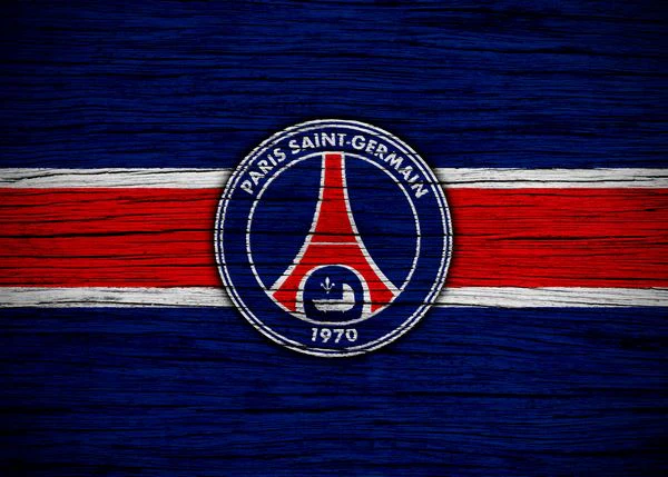 Paris Saint Germain i logo na pozadini