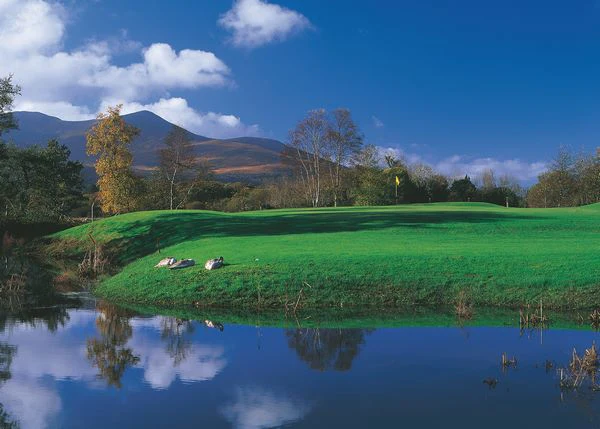 Golf fotografije i jezero