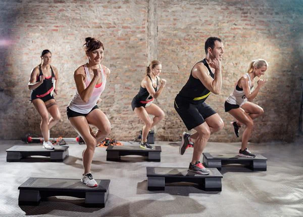 Fitness trening na steperu