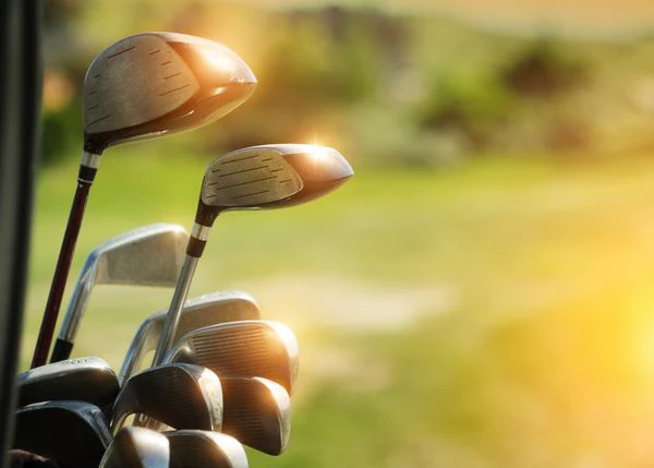 Golf fotografije torba za stapove i sunce