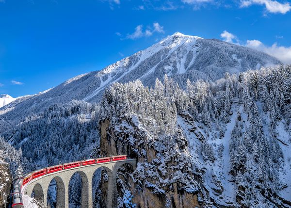 Vozovi fotografije i snezni krajevi