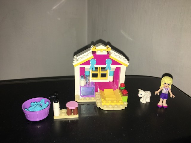 LEGO Friends Stephanie`s New Born Lamb 41029