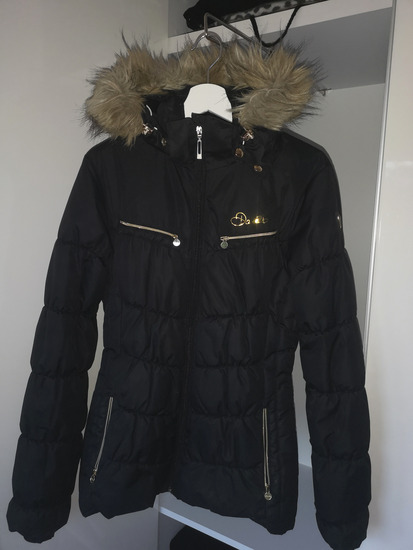   Crna zimska jakna