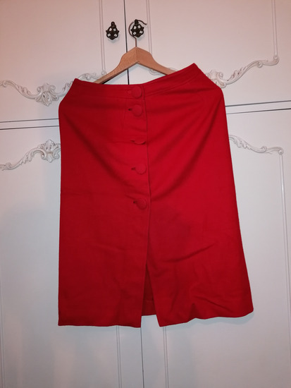 Crvena suknja od coje