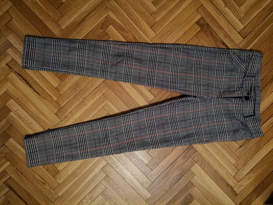 Karirane pantalone