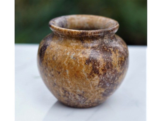 Prelepa vaza izradjena od Indijskog mermera