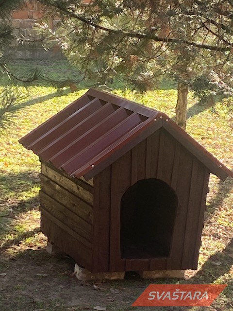 Drvena kućica za psa