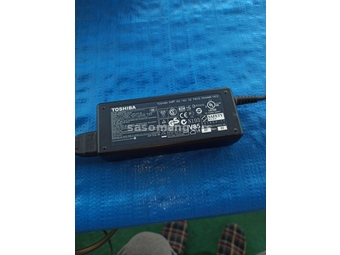 Toshiba 19V 3.95A Originalni Adapter