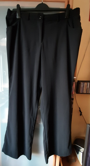 Crne pantalone 46