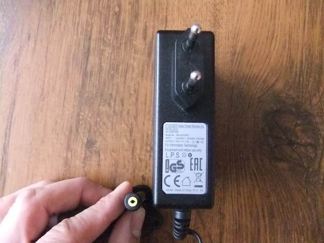 APD / Asian Power Devices adapter 15V 1.5A + GARANCIJA!