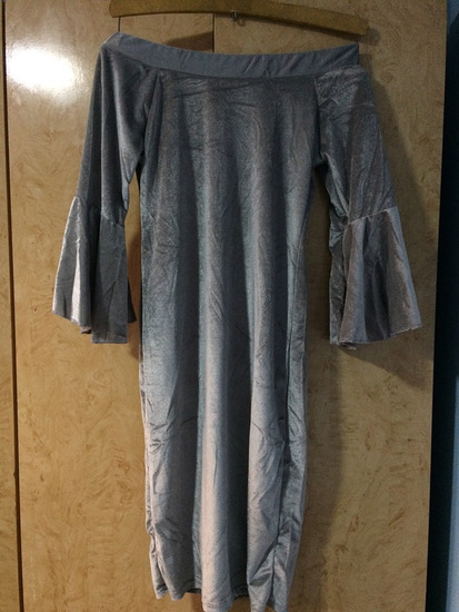 siva plisana haljina