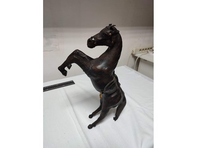 Figura konja, koža punjena