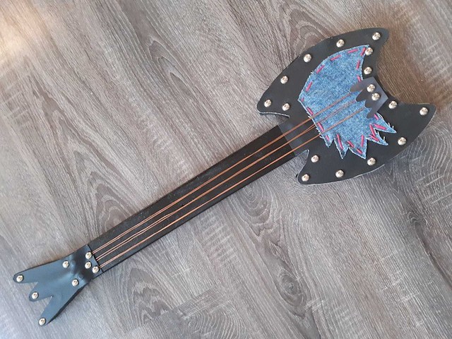 Drvena Gitara Barb Trolls (Zmaja Trolovi)