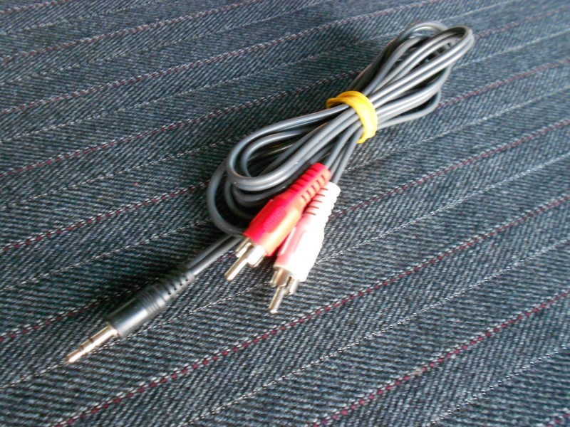 Kabl 3.5mm džek na dva činča (2RCA) audio Stereo