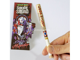 Suicide Squad Harley Quinn set koji sadrži olovku u obliku njene čuvene bejzbol palice i bookmar...