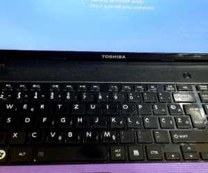 Lap top toshiba satellite c855-1t2