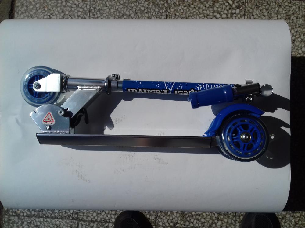 Aluminijumski trotinet u 2 boje Providni tockovi