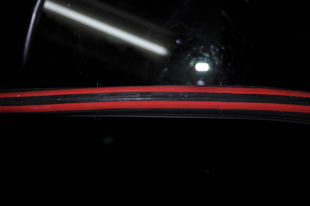 Spoljna guma CST Czar 23-622 crno-crvena
