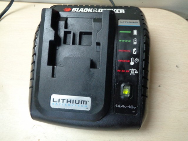 Punjač Litijumskih Baterija  Black&;Decker 21V