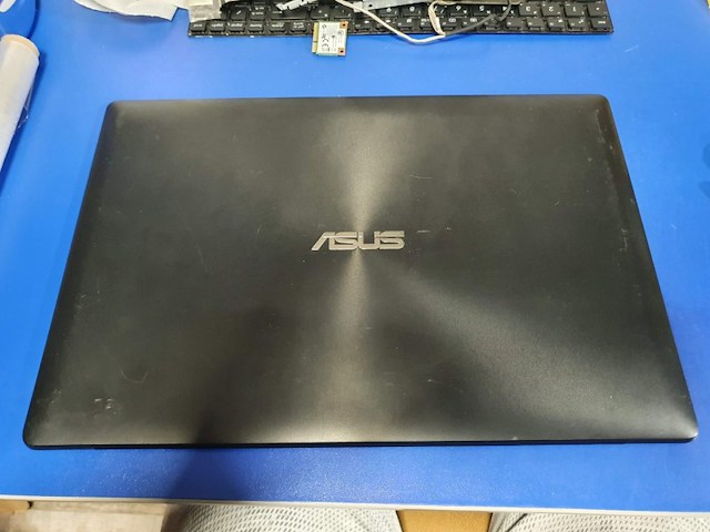 Kuciste ekrana za Asus X553M