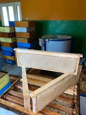 Pčelinje saće ramovi