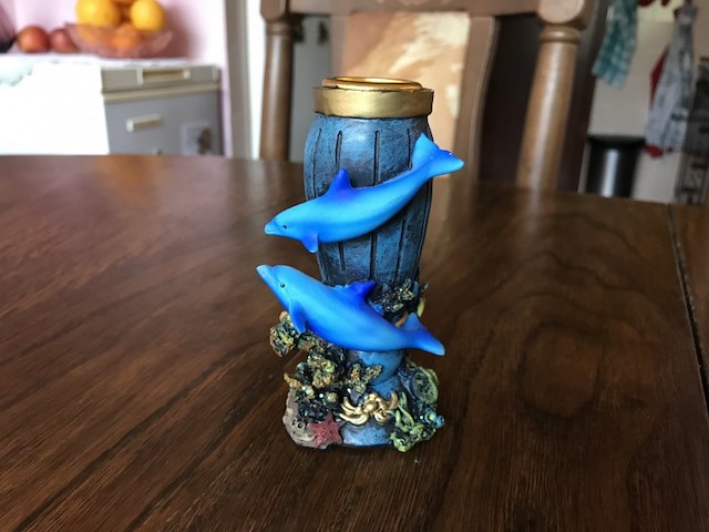 Ukrasni svećnjak s delfinima