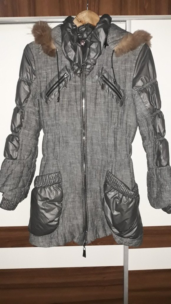 Zimska jakna, sive boje, izuzetno očuvana, broj M