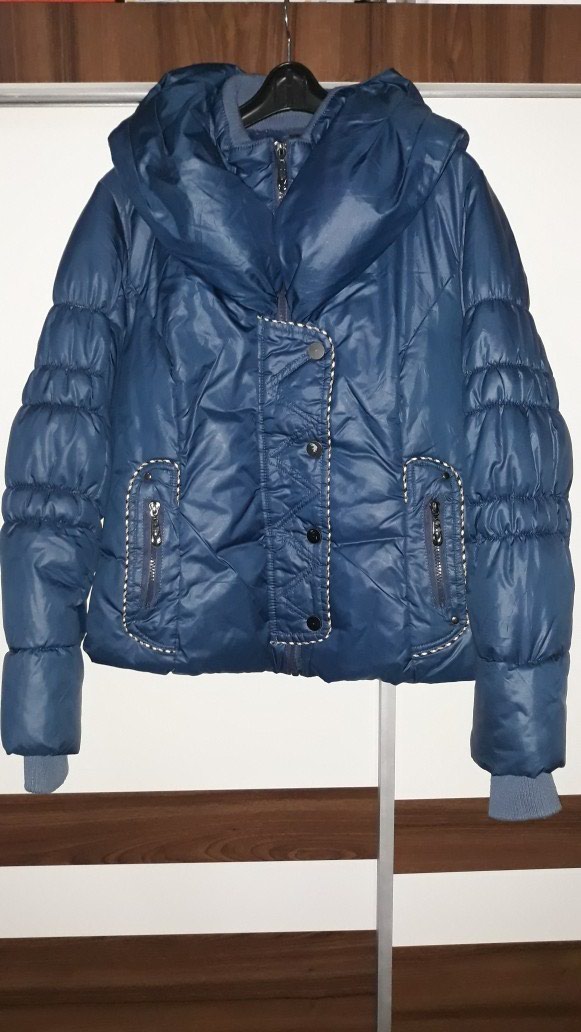 Zimska jakna, plave boje, izuzetno očuvana, broj XXL ali odgovara
