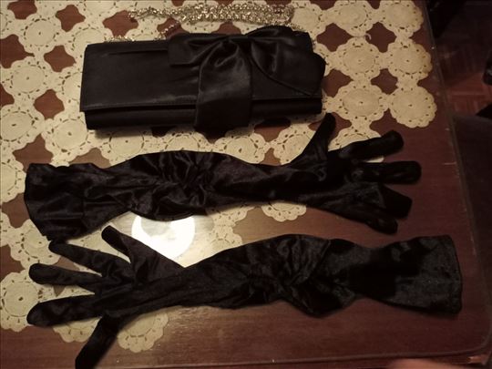 Crna tašnica sa rukavicama