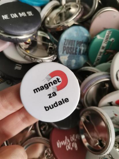 Magnet za budale bedž