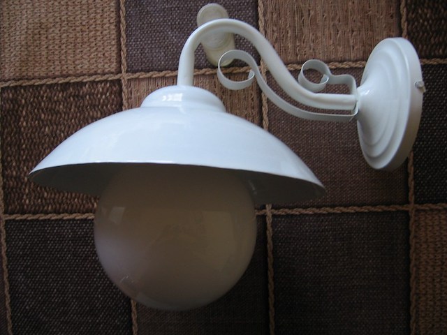 Fenjer - zidna lampa 37K bela