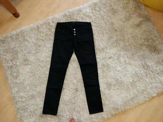 Crne skinny pantalone