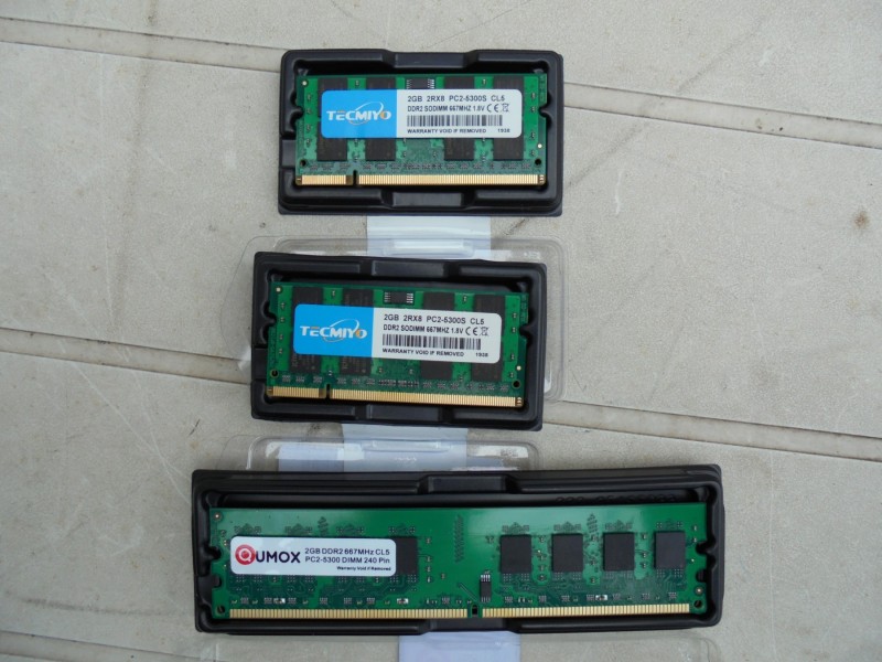 RAM MEMORJE 3kom.2 GB 2RX8 PC2-5300S i UMOX 2 GB 2RX8