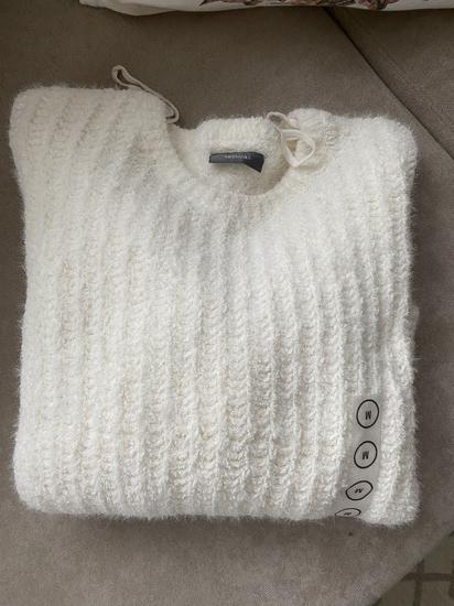 Beli džemper M nov