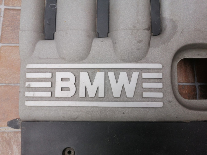 BMW 320d poklopac motora