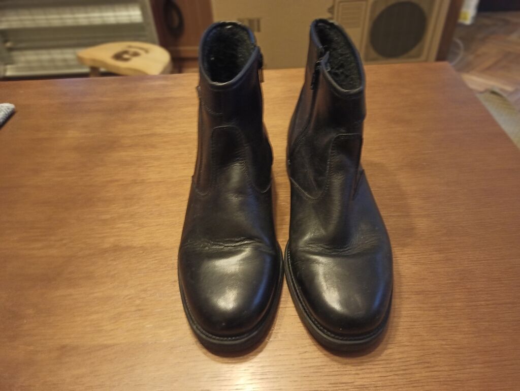 Kvalitetne muške duboke cipele-čizmice od prirodne kože, nepromočive