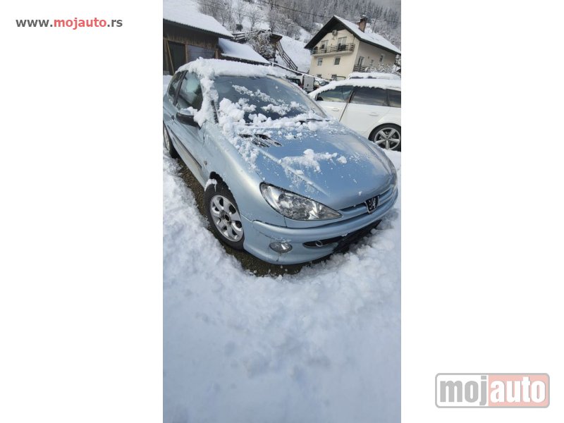 Prednji branik peugeot 206