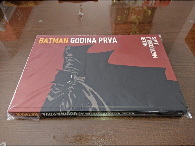 BATMAN GODINA PRVA (FIBRA) PRVO IZDANJE