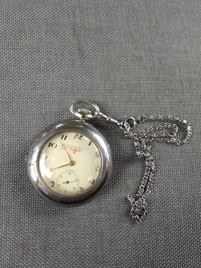 Švajcarski sat veoma star,iz 18 veka. Za kolekcionare. Ispravan