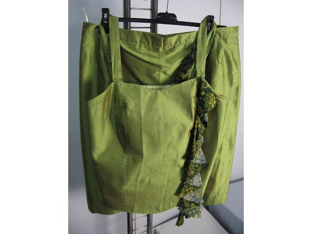 Suknja i bluza od  zelene  šantung svile XL vel.