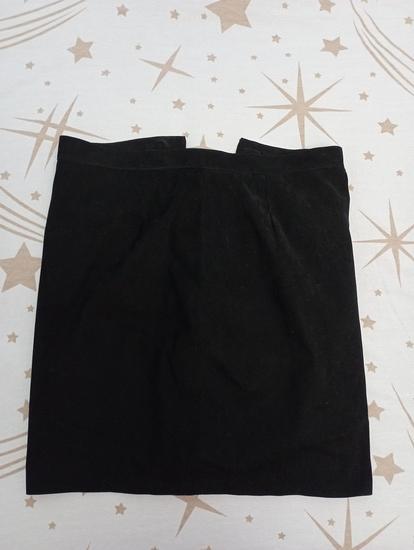 Crna kratka suknja