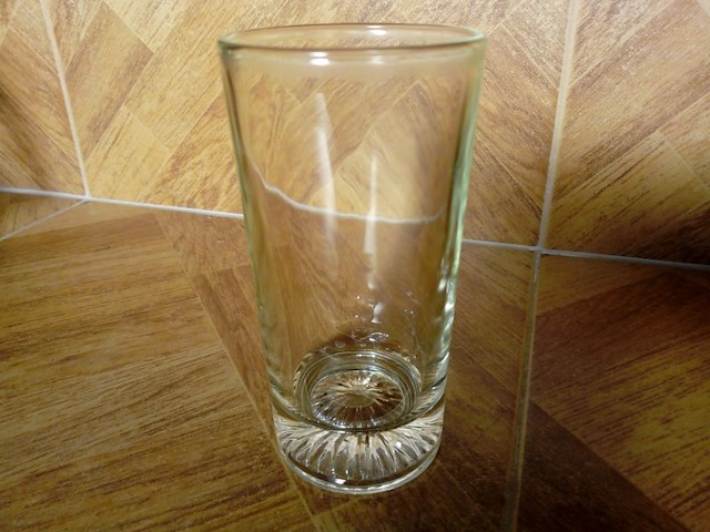 Staklena čaša