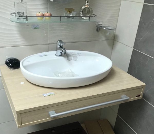 Drvena polica za lavabo 85x55x11